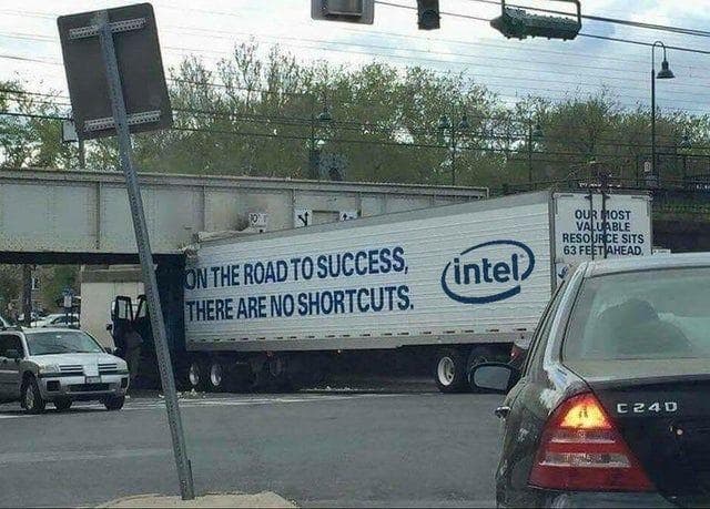 33 Ironic Signs That Aren't Helping Anyone