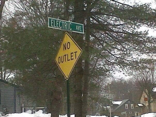 33 Ironic Signs That Aren't Helping Anyone