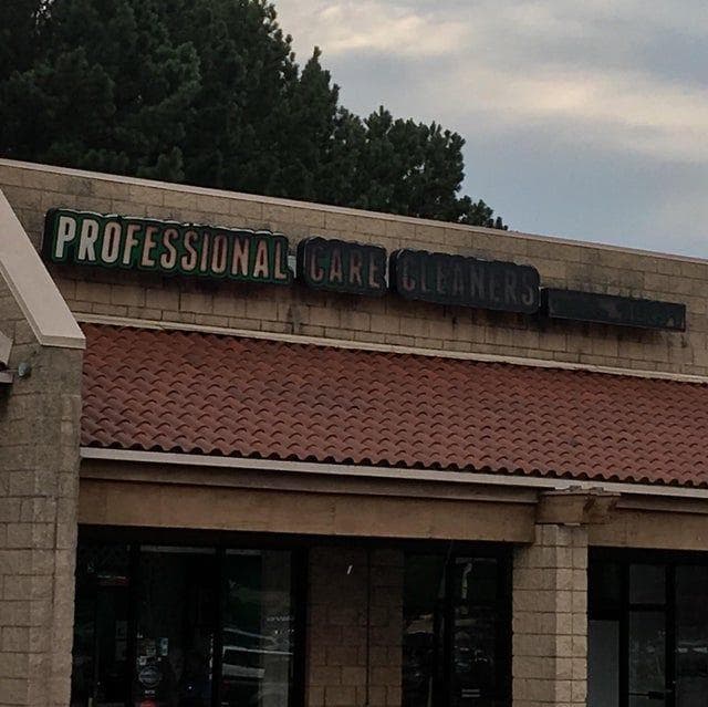 33 Ironic Signs That Aren't Helping Anyone