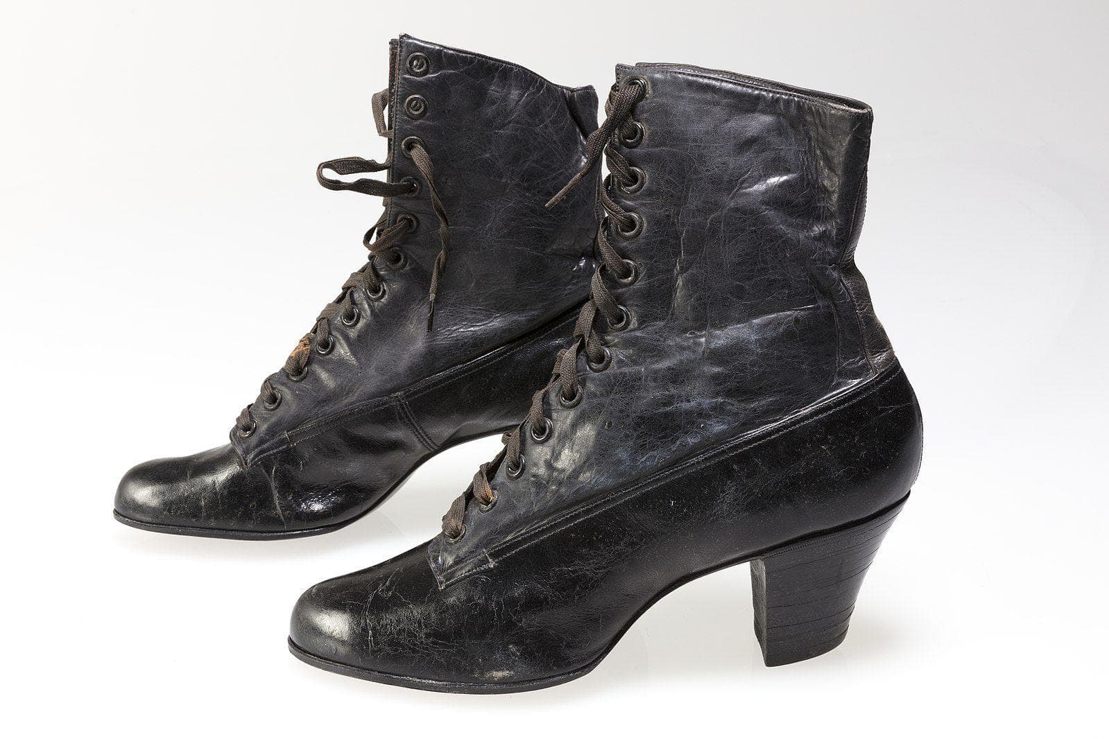 Here's What "Trendy" Shoes Looked Like In Every Decade Of The 20th Century