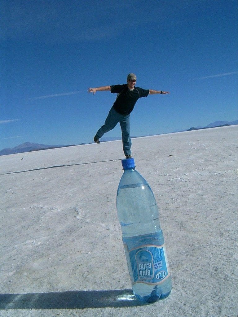 19 Clever Forced Perspective Shots That'll Play Tricks on Your Mind