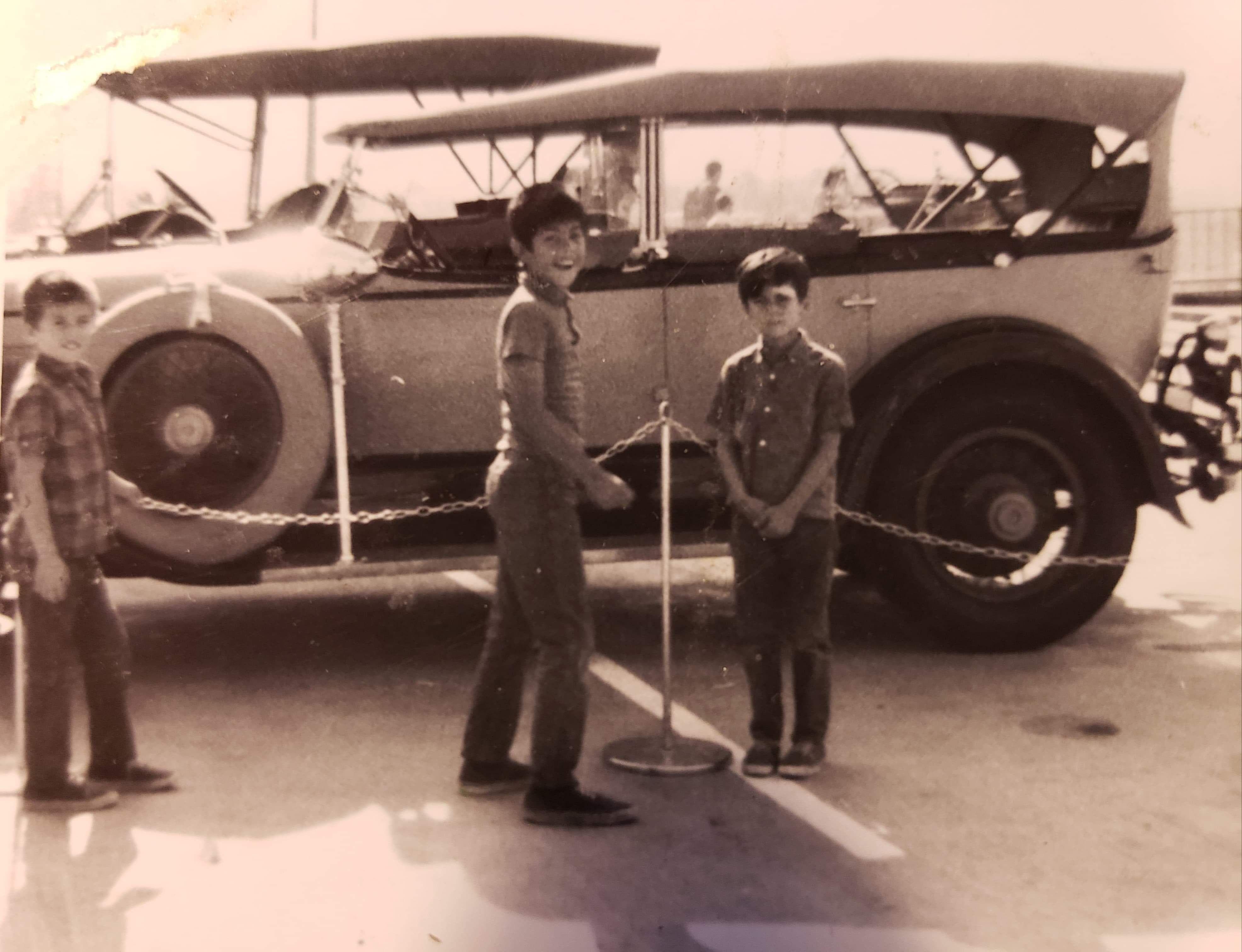 Random Vintage Color Photos Of People With Classic Cars | Best Random Tools