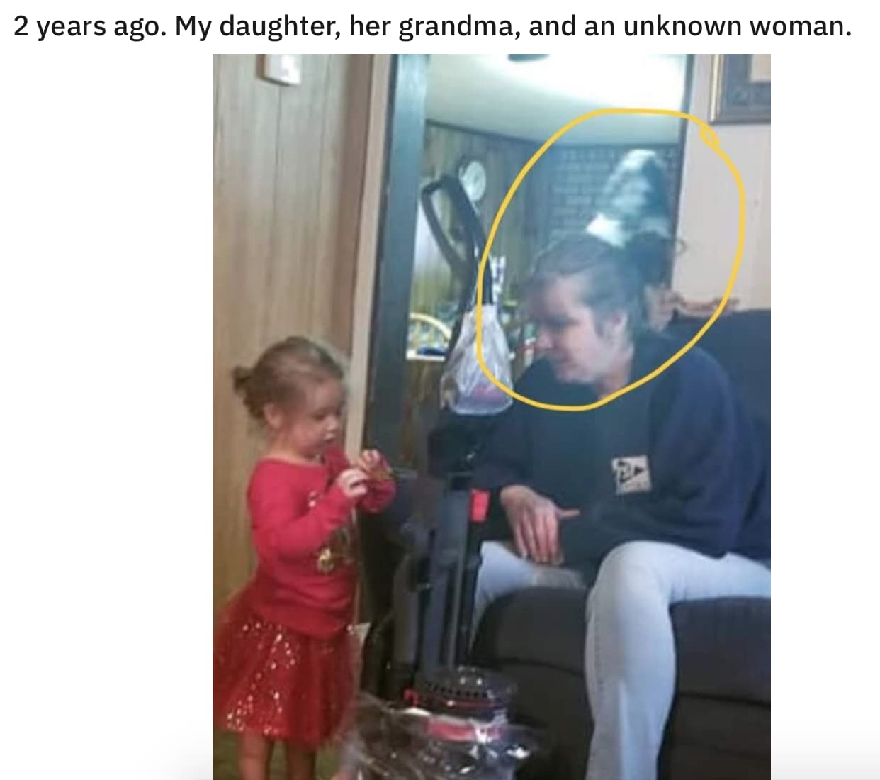 25 Ghost Photobombs That Make Us Say 'AH!'