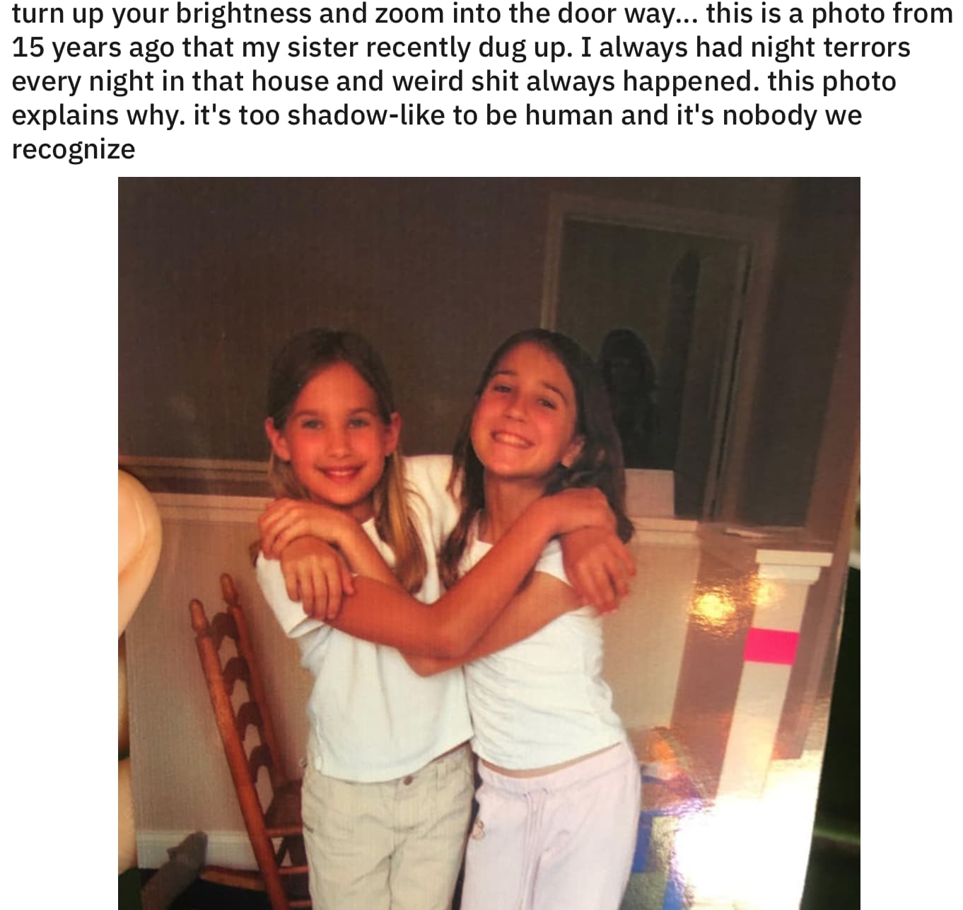 25 Ghost Photobombs That Make Us Say 'AH!'