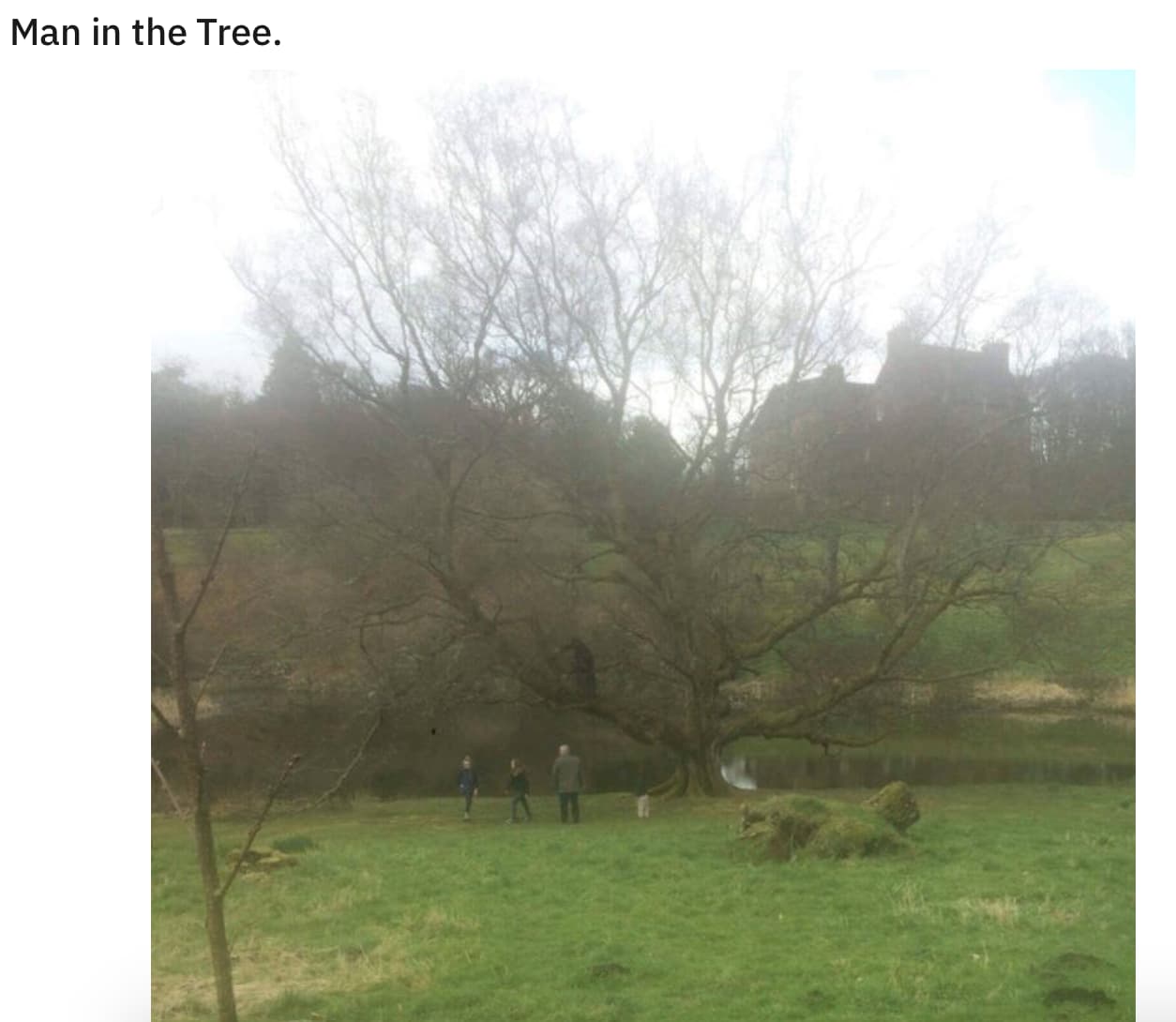 25 Ghost Photobombs That Make Us Say 'AH!'