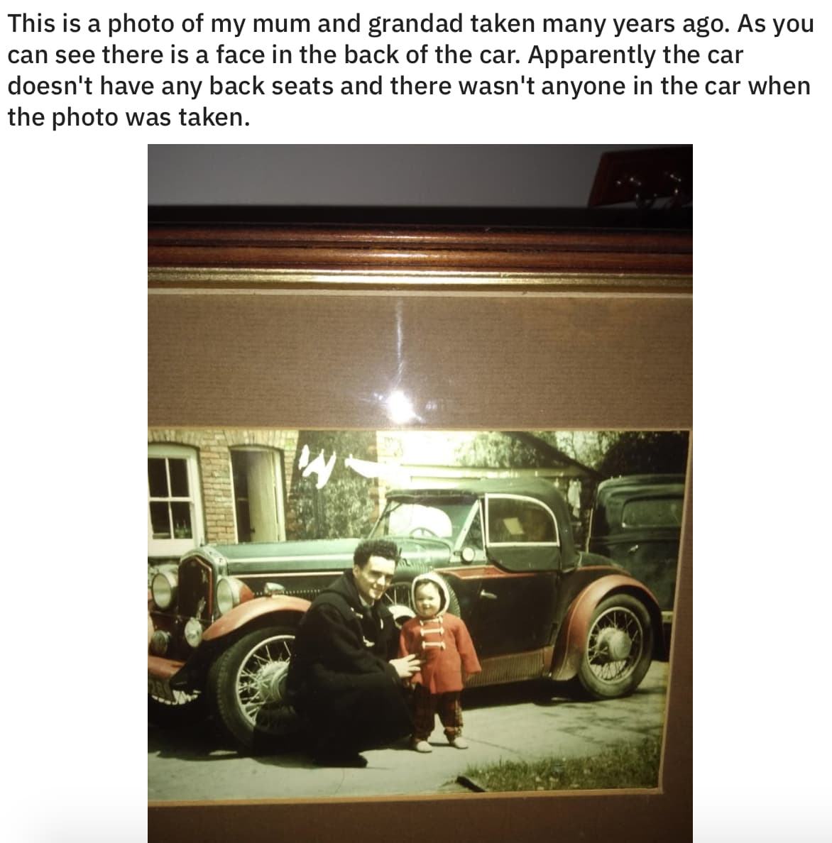 25 Ghost Photobombs That Make Us Say 'AH!'