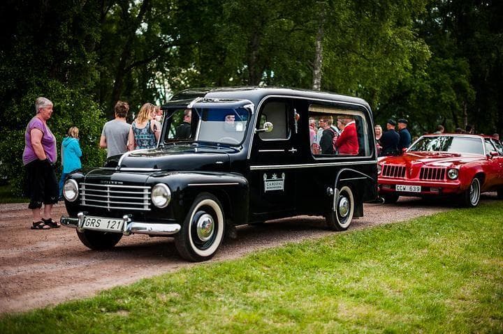 17 Hearses From History That Are The Epitome Of Old-School Cool