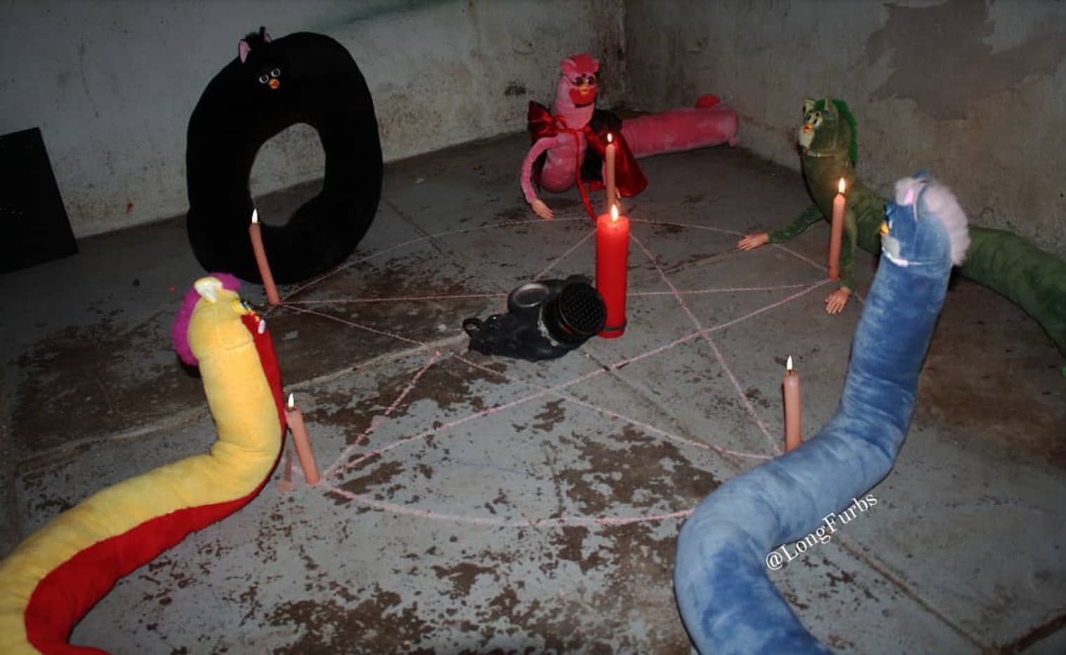 16 Creepy Pictures of Long Furby Toys