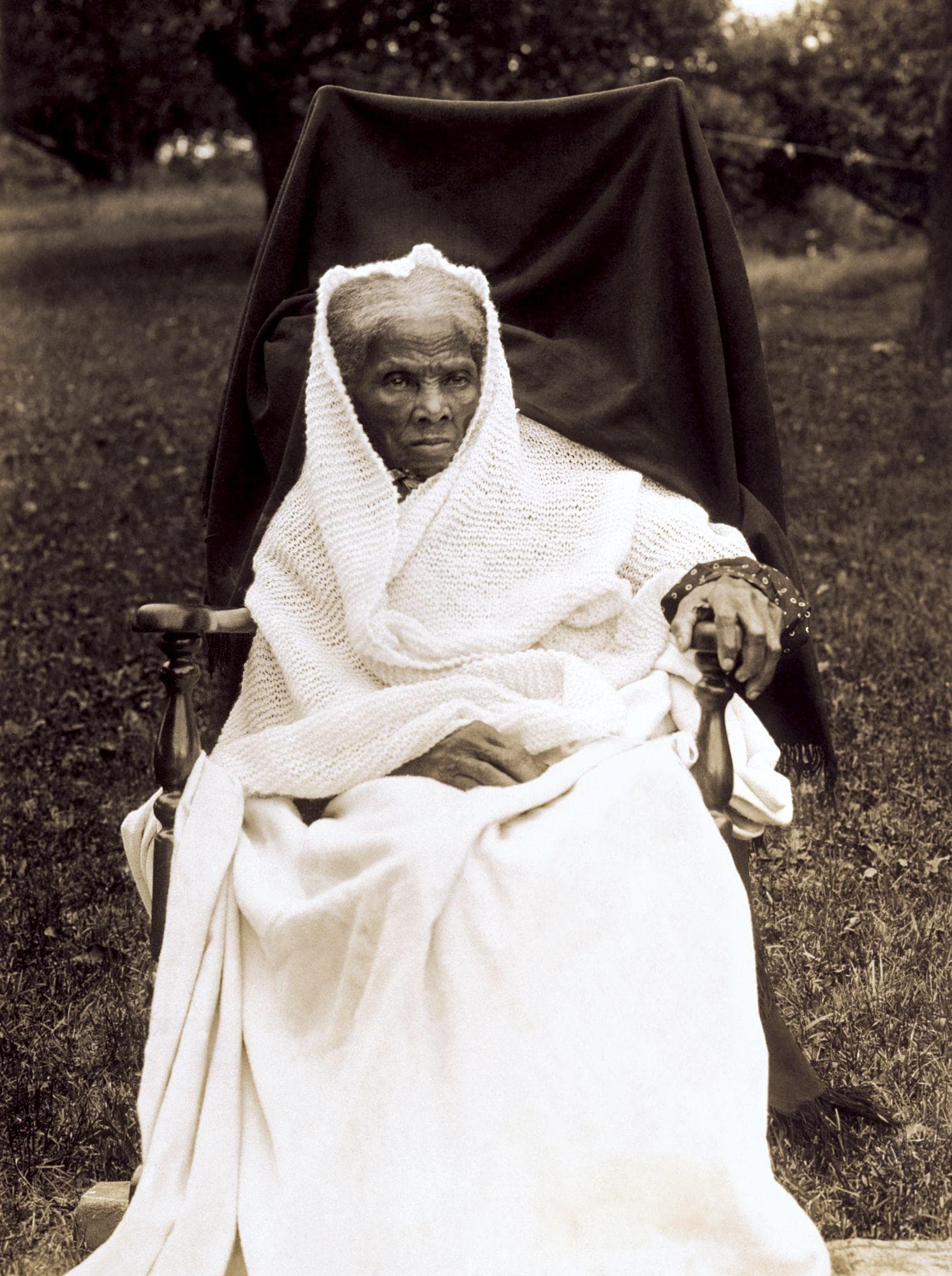 20 Photos Of Historic Figures We Didn't Know Lived Long Enough To Be ...