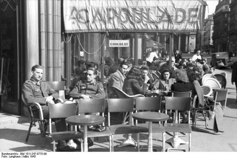 Soldiers on Leave | Pictures of Troops Relaxing