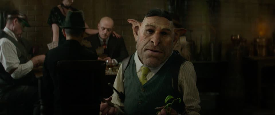 16 Revealing Details Fans Found In 'Fantastic Beasts And Where To Find ...