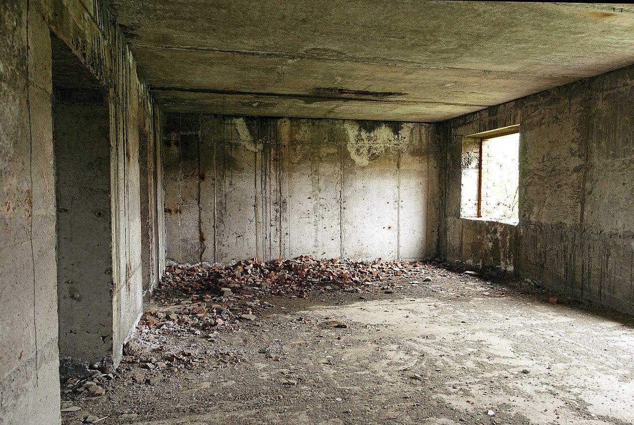 16 Incredible Photos from Inside Abandoned Buildings