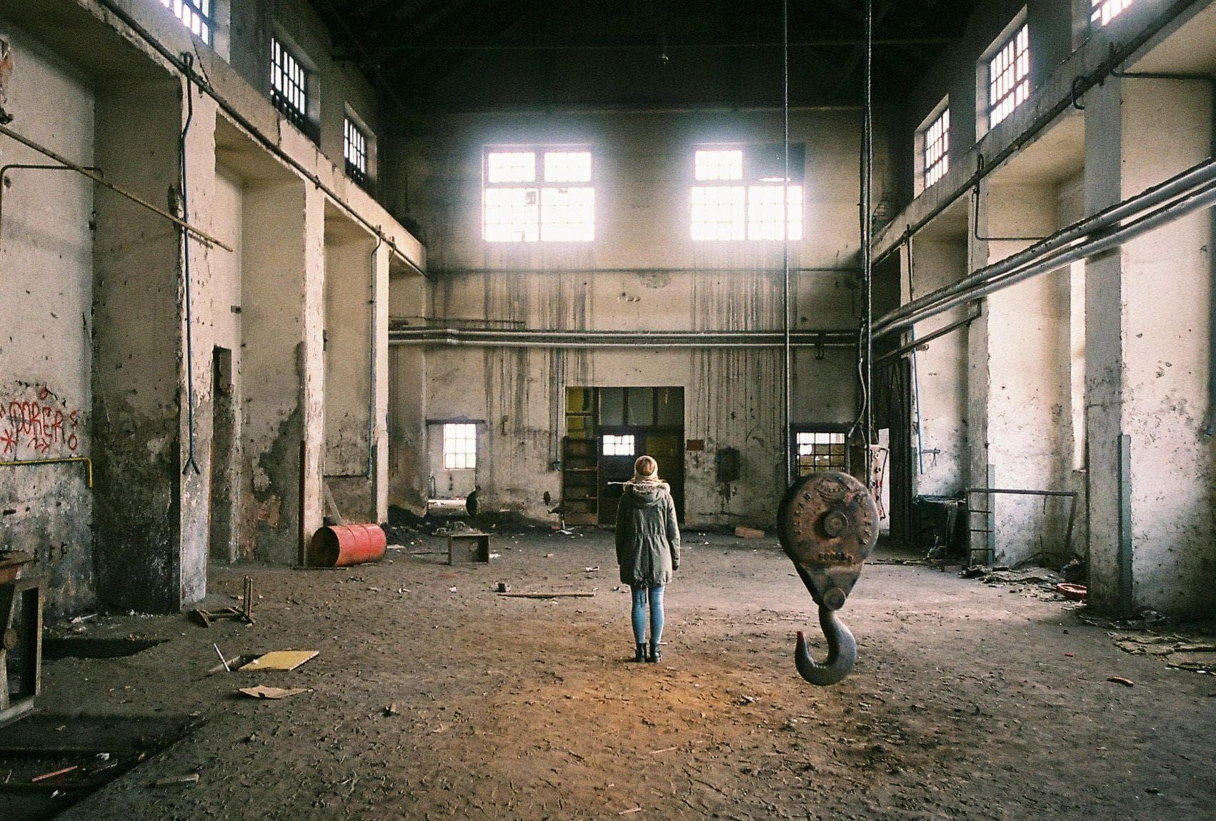 16 Incredible Photos from Inside Abandoned Buildings