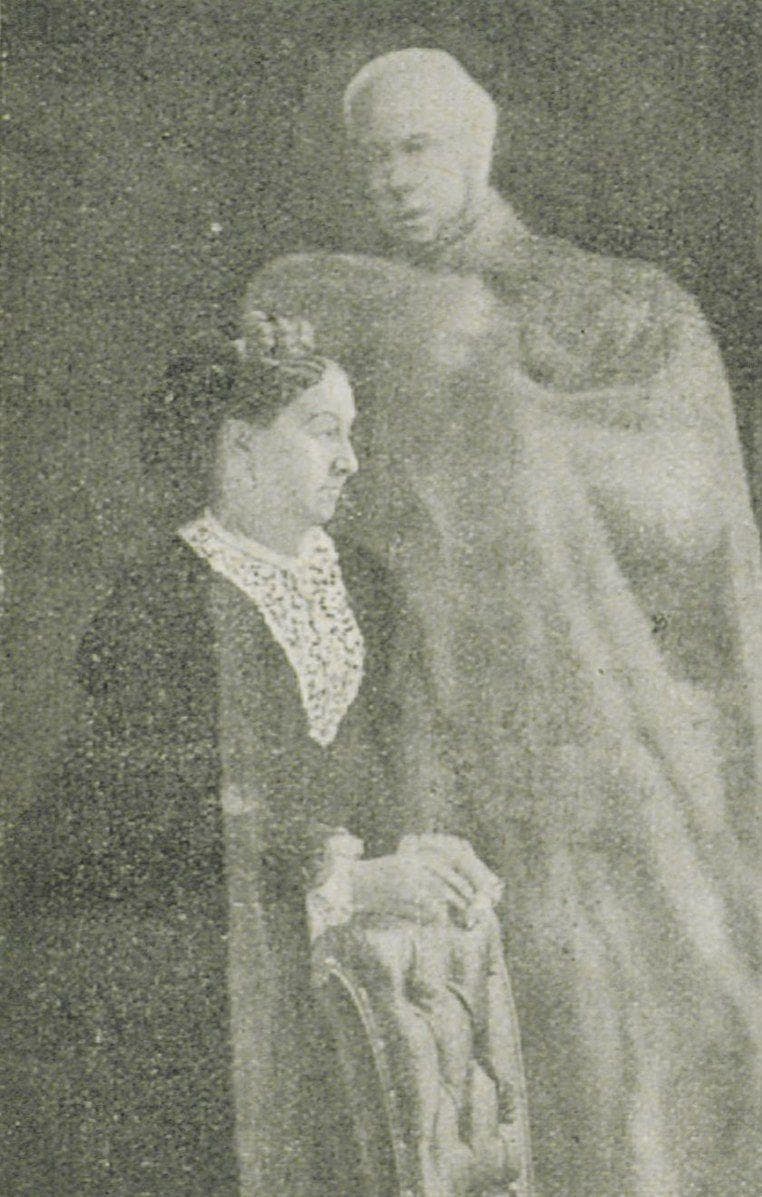 17 Creepy Examples of Victorian Spirit Photography