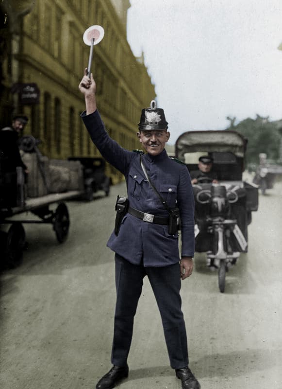 23 Colorized Historical Images That Made Us Feel Like We Traveled Back ...