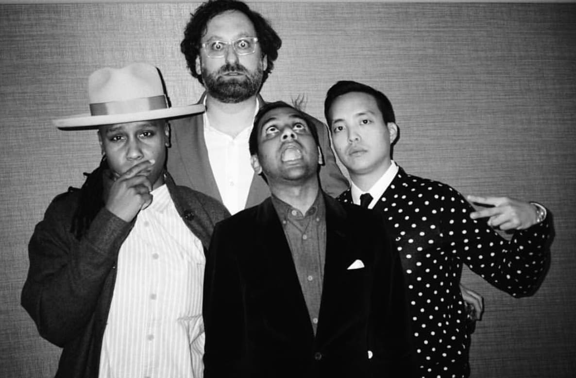 27 Amazing Behind The Scenes Photos From Our Favorite Sitcoms