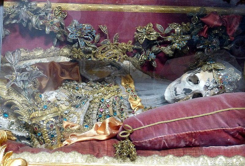 17 Unnerving Photos Of Preserved Saints We Can't Stop Looking At