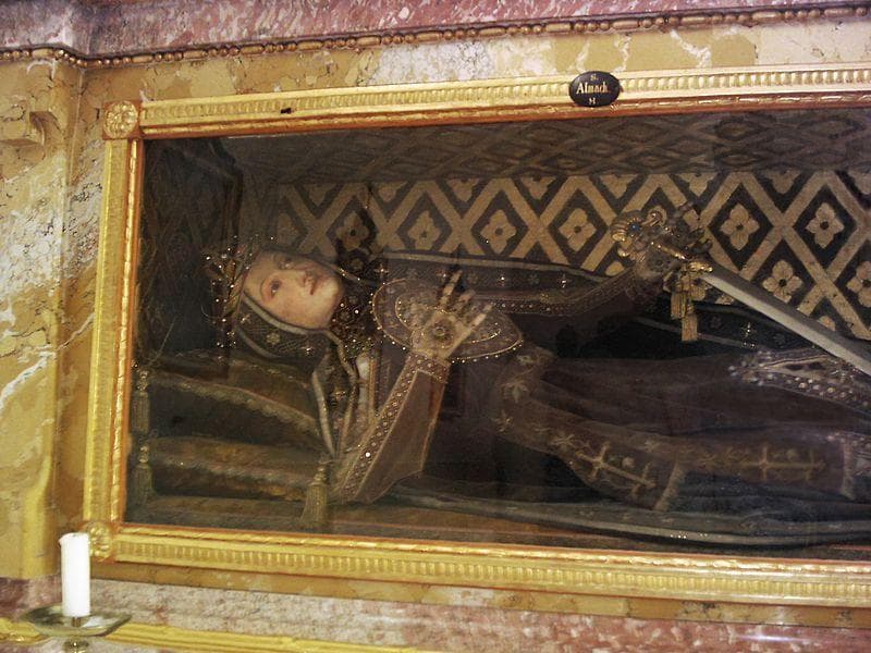 17 Unnerving Photos Of Preserved Saints We Can't Stop Looking At