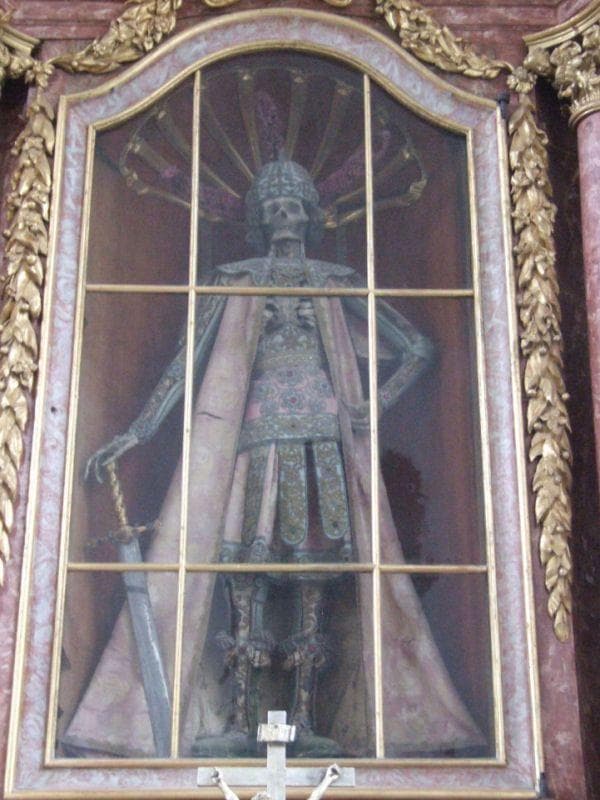 17 Unnerving Photos Of Preserved Saints We Can't Stop Looking At