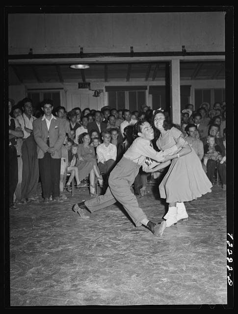 Old School Pictures Of People Dancing That Bring '30s And '40s America ...