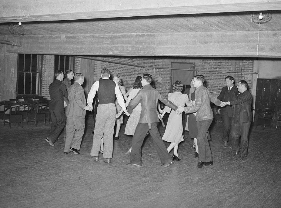 Old School Pictures Of People Dancing That Bring '30s And '40s America ...