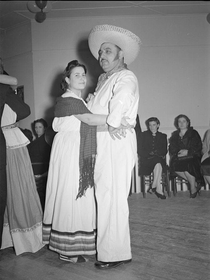 Old School Pictures Of People Dancing That Bring '30s And '40s America ...