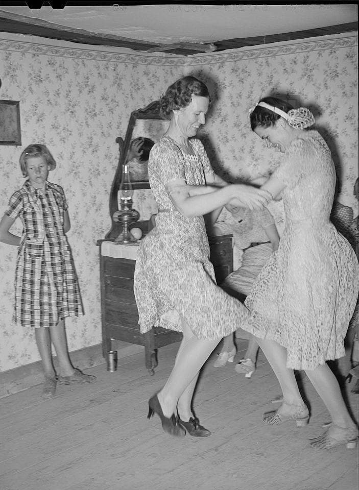 Old School Pictures Of People Dancing That Bring '30s And '40s America ...