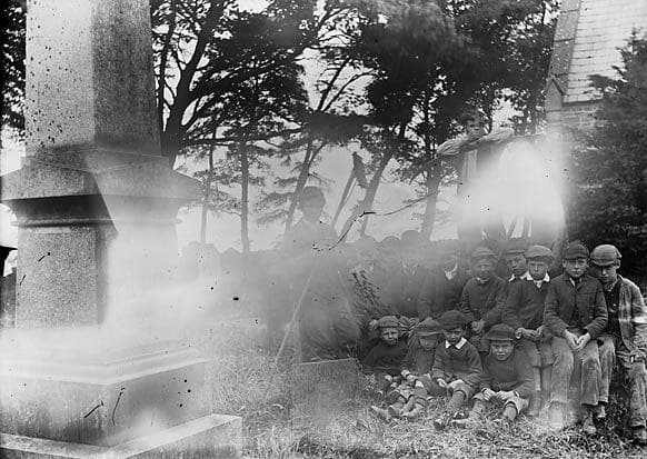 17 'Cursed' Historical Photos That Made Us Say 'What Is Happening?'