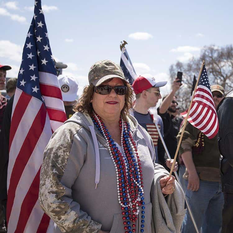 Why do people wear flags? – killerinsideme.com Why do people wear flags? – killerinsideme.com