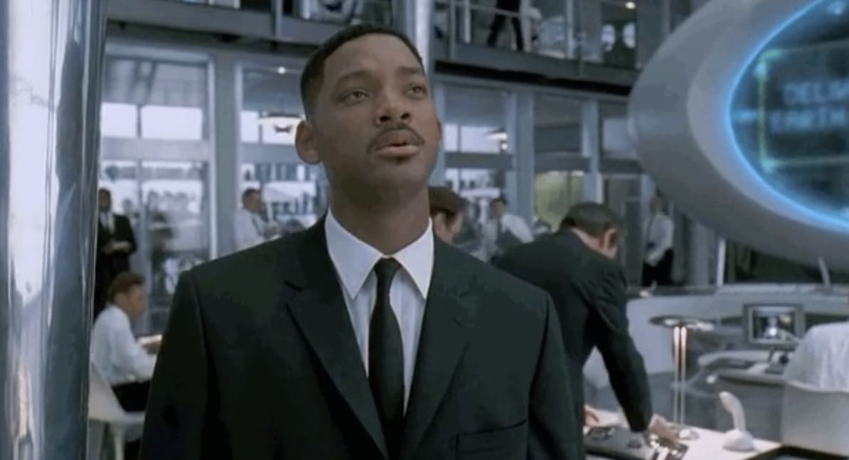 Small Details From The 'Men In Black' Series That Fans Noticed