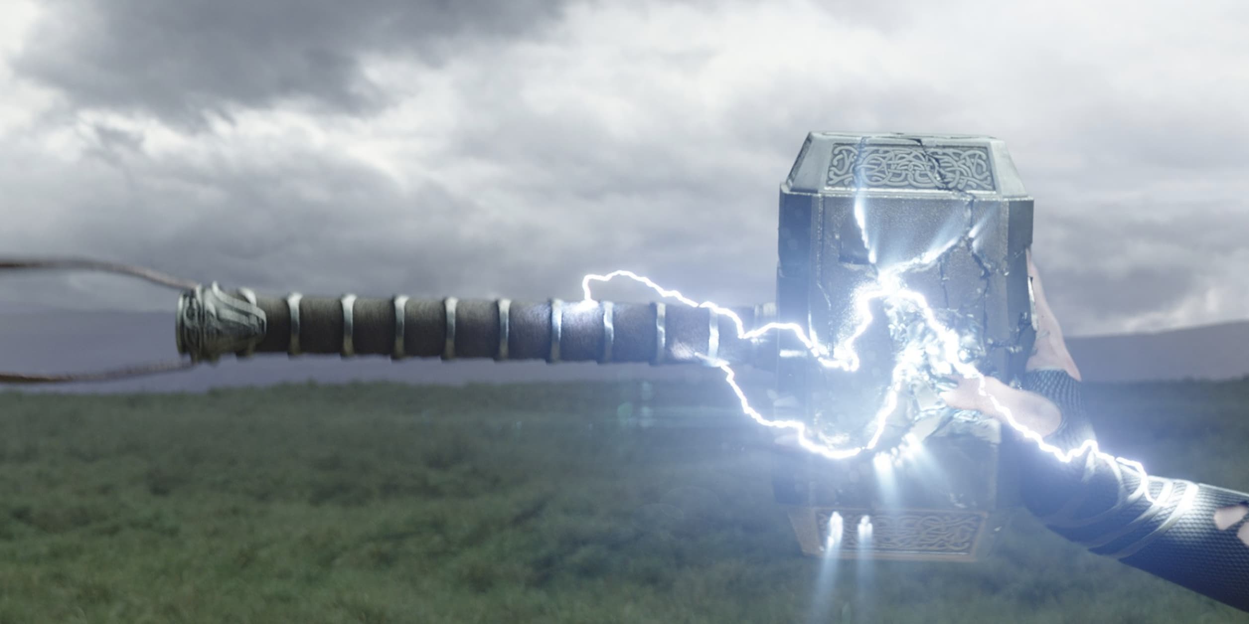 12 Fan Theories About Mjolnir That Prove It's Thor's Most Mysterious Weapon