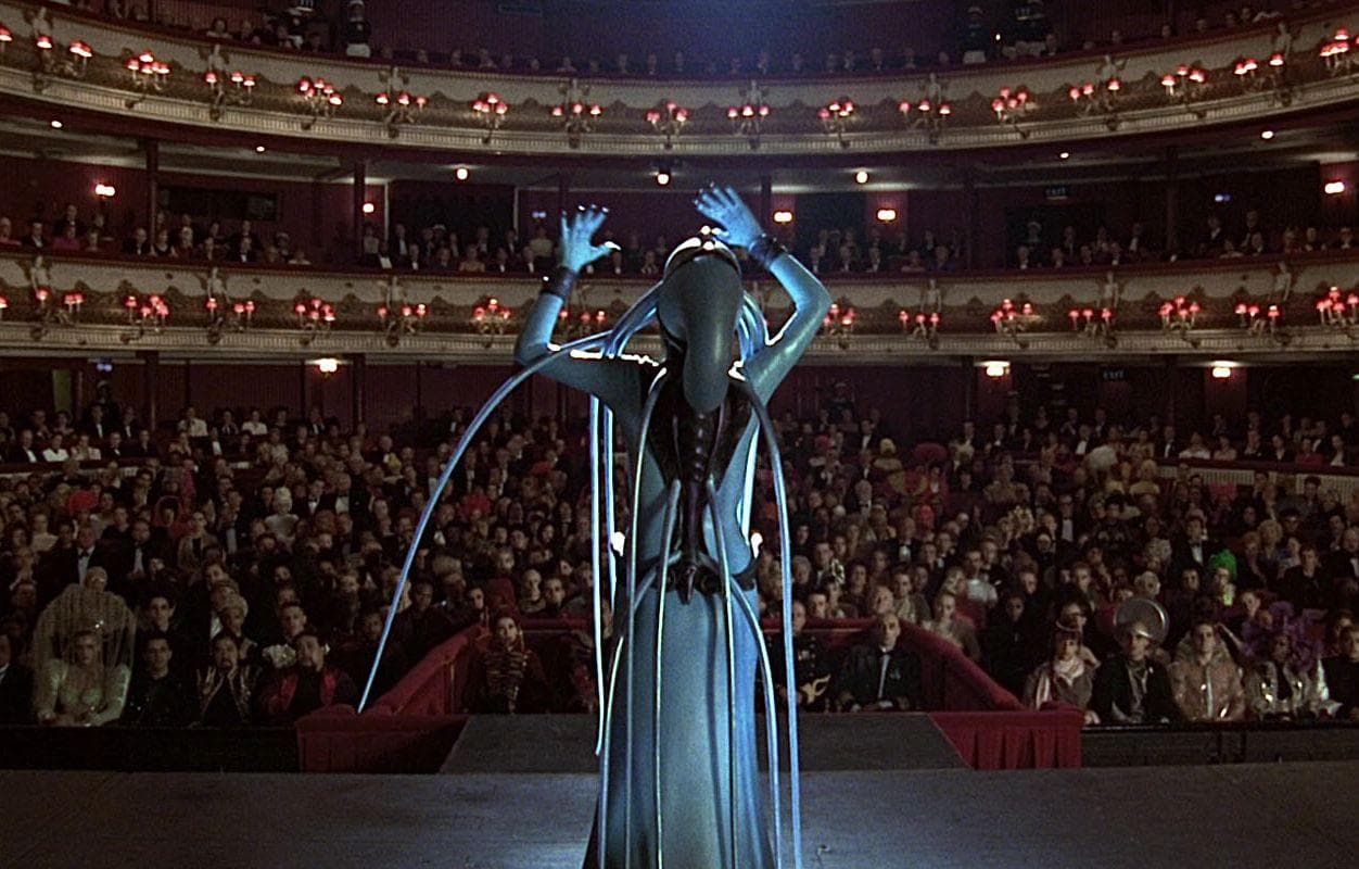 10 Behind-The-Scenes Facts About 'The Fifth Element'