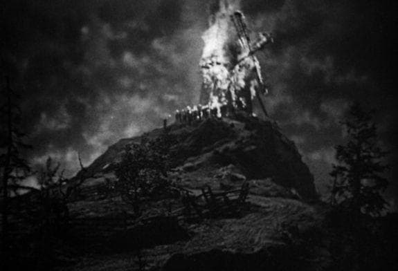 Weapon and Combat Details Fans Noticed In Monster Movies