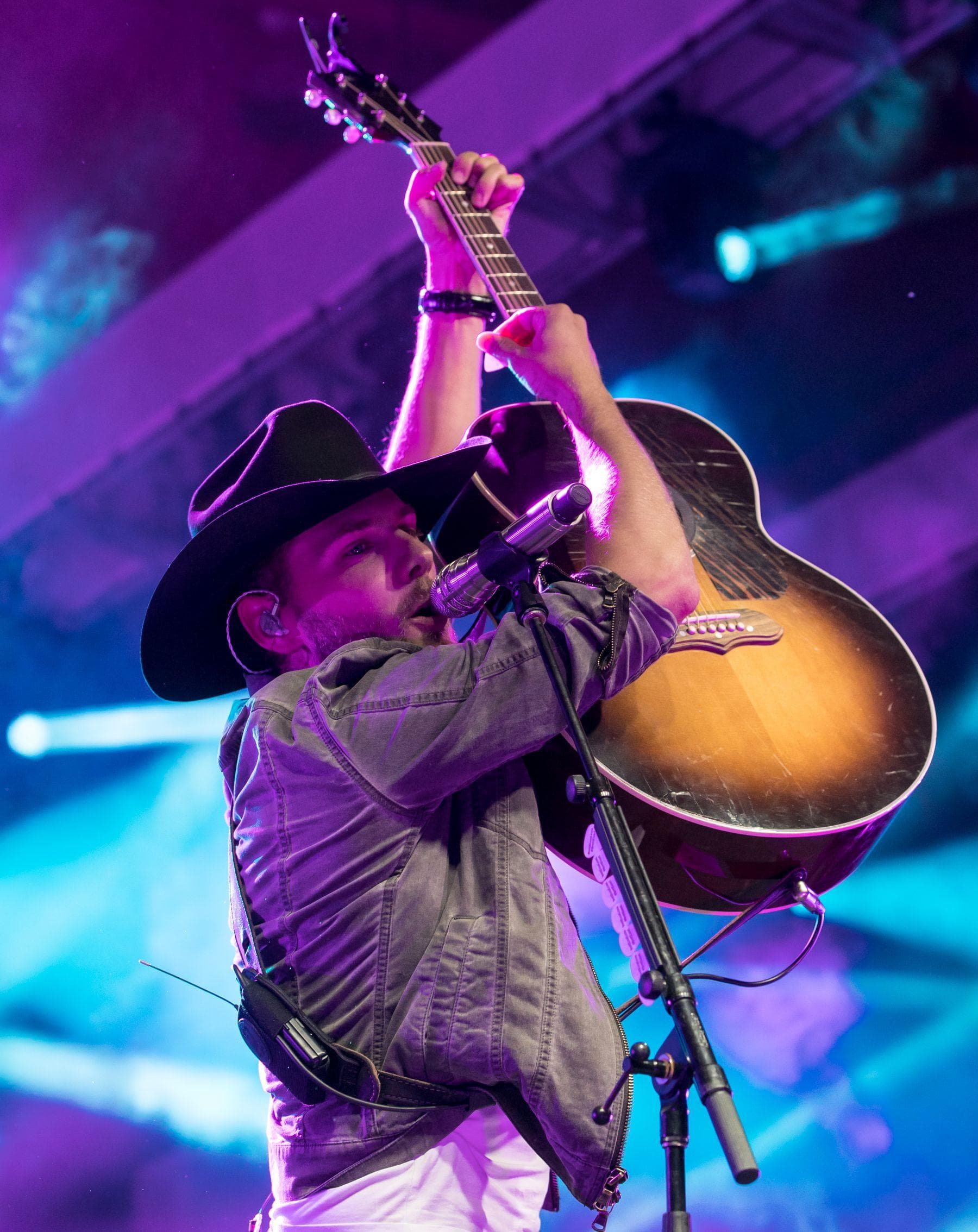 What People Around Garth Brooks Have Said About Him