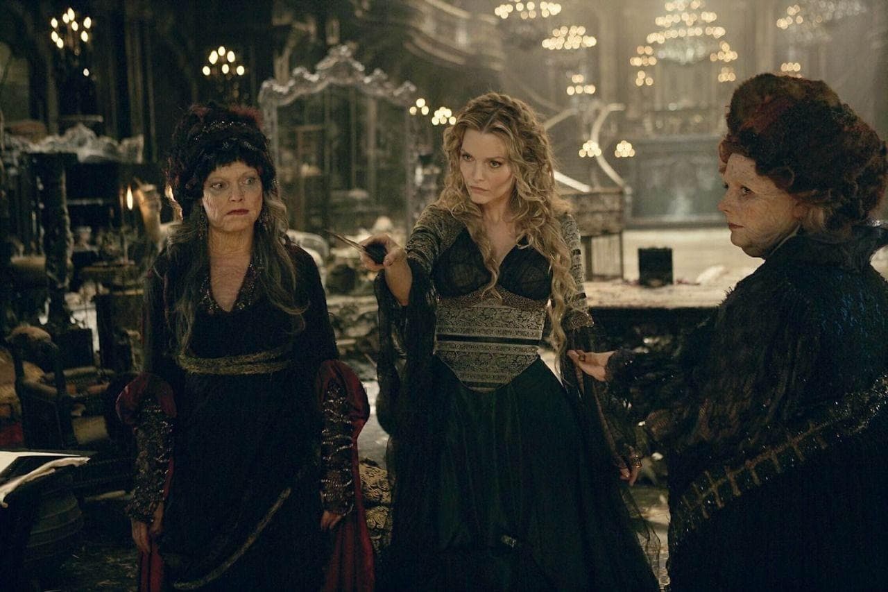 18 Bewitching Fan Theories About Movie Witches That'll Put A Spell On You