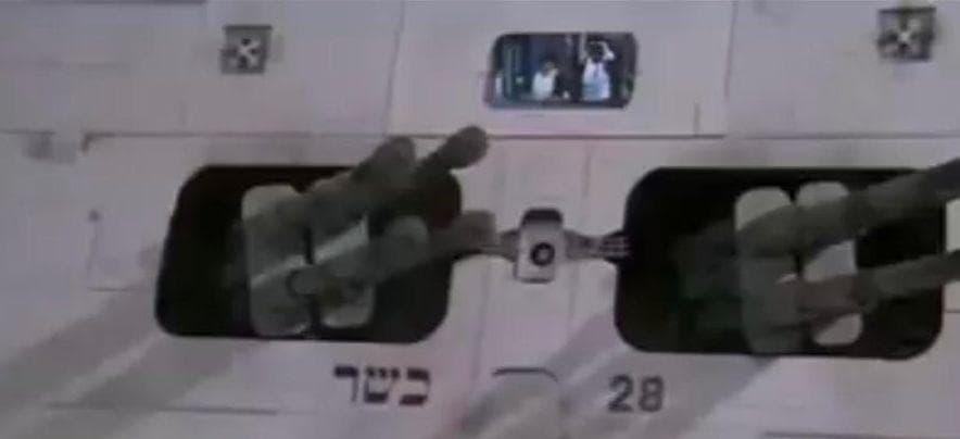 15 Incredible Prop & Wardrobe Details Fans Noticed In Ancient ...