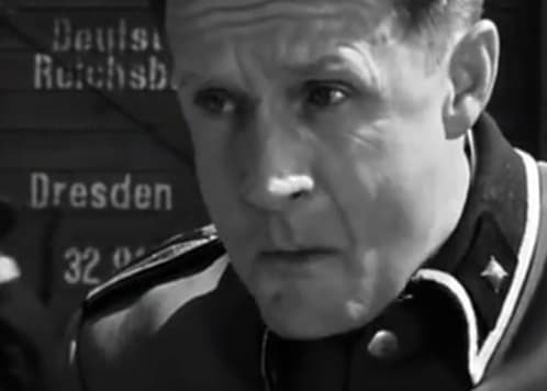 14 Major Details About Minor Characters From Historical Movies