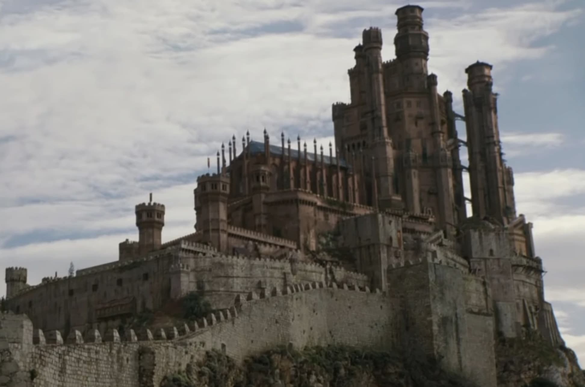 'Game Of Thrones' Fans Share Obscure Lore About House Targaryen