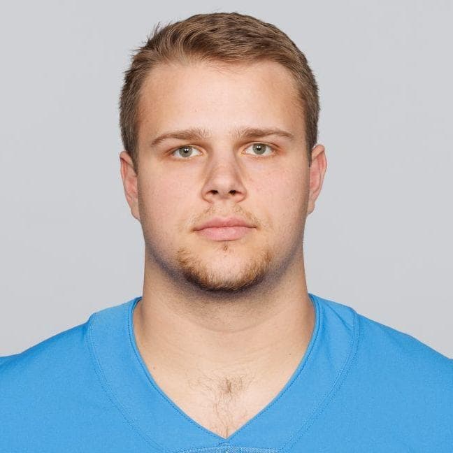 The 25+ Tallest NFL Players Right Now, Ranked