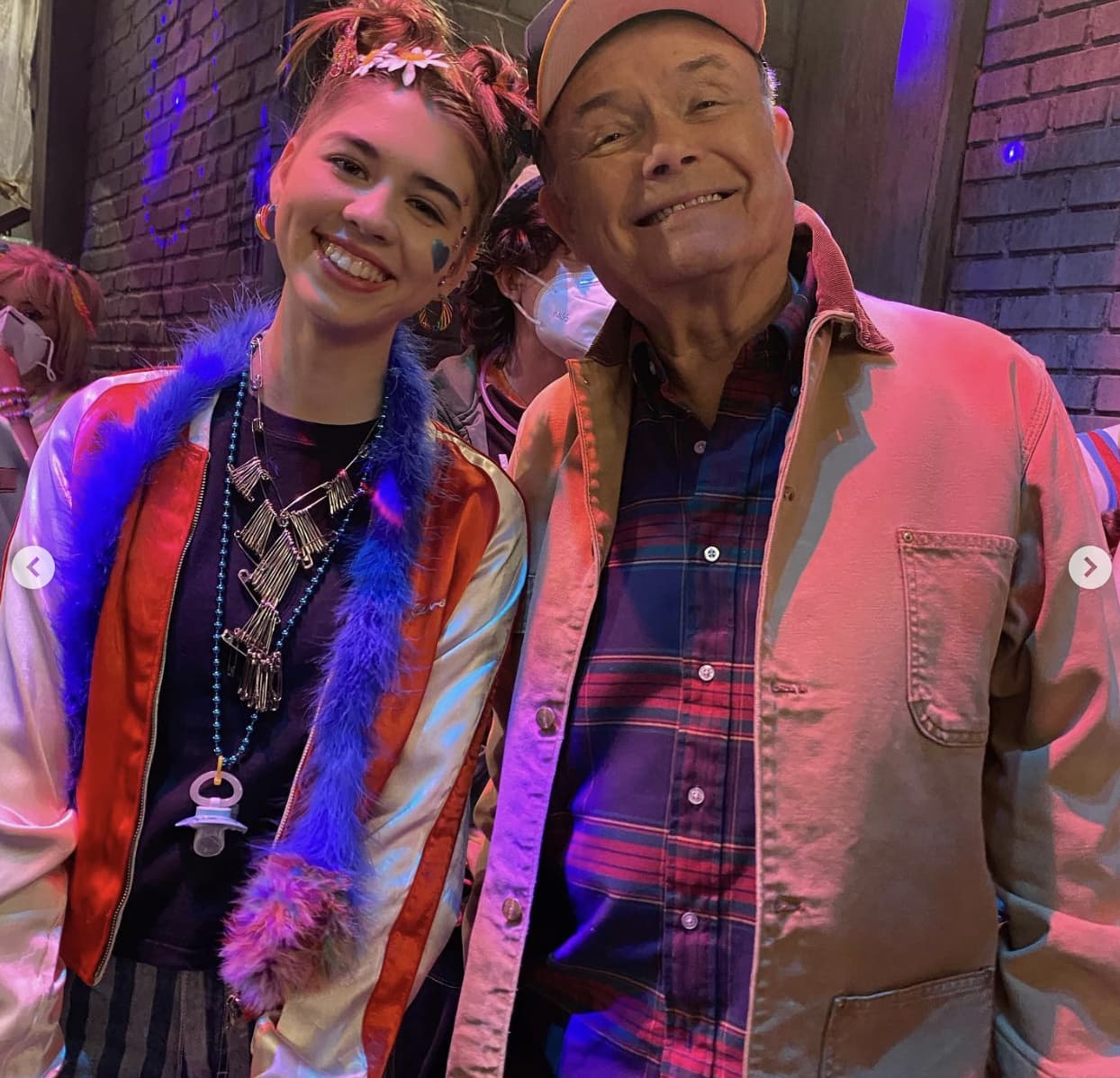 31 Behind-The-Scenes Photos From The Cast Of ‘That '90s Show’