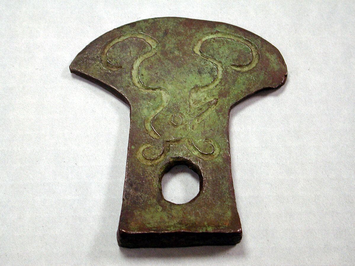 13 Fascinating Historical Axes And Clubs Throughout History