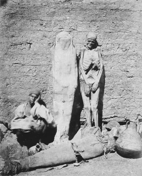12 Instances Of Medieval And Renaissance-Era Cannibalism That Made Us ...