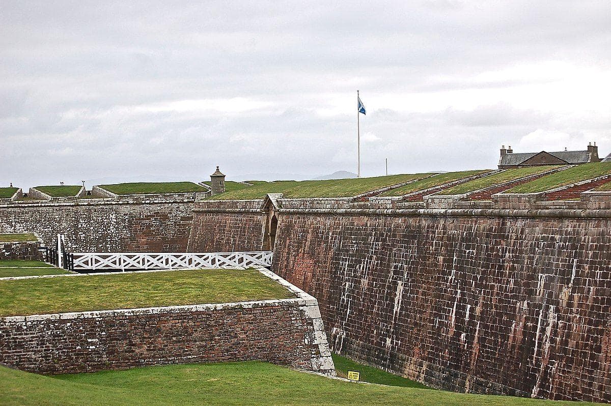 13 Historical Forts We'd Feel Pretty Safe Inside