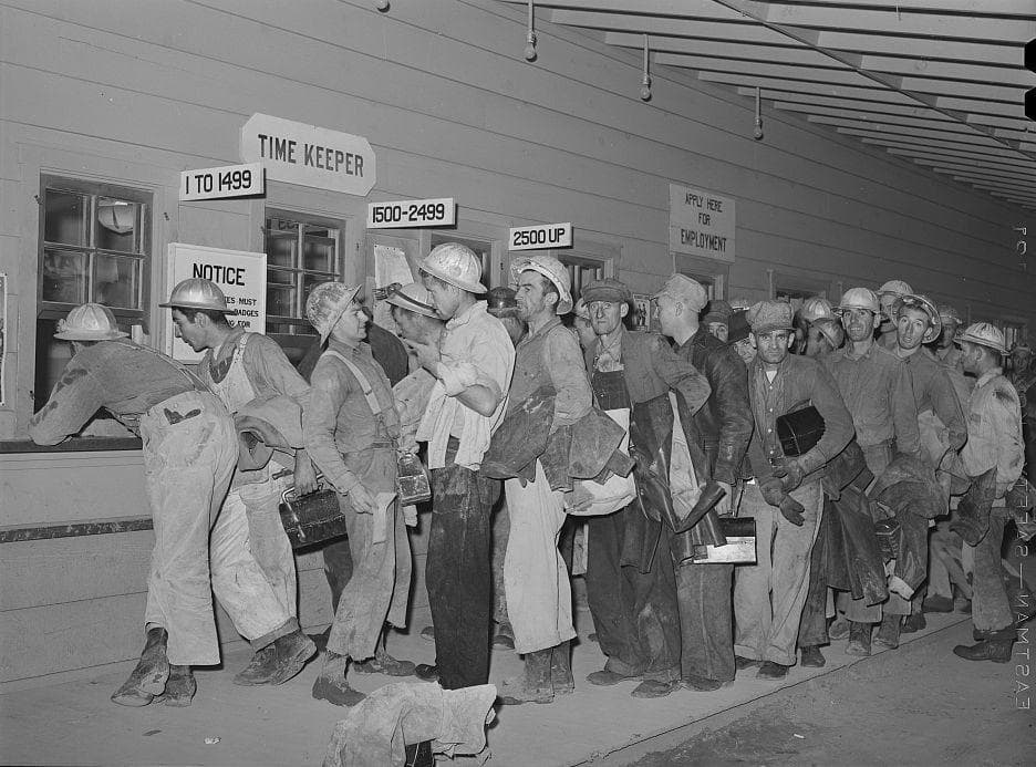 15 Surprising Facts About US Job Traditions