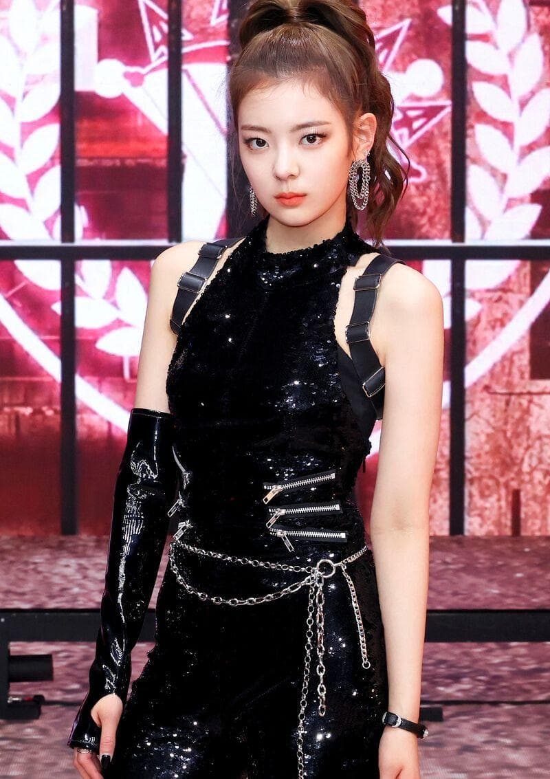 The Best Edgy Outfits Worn By Female K-pop Idols, Ranked By Fans