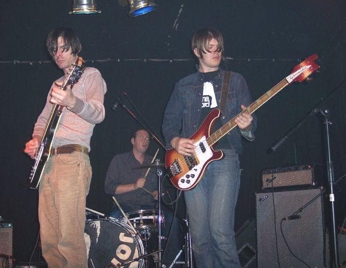 11 Famous Bands Who Fought Onstage During Live Shows