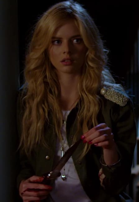 The 25+ Hottest Female Horror Characters (With Photos)