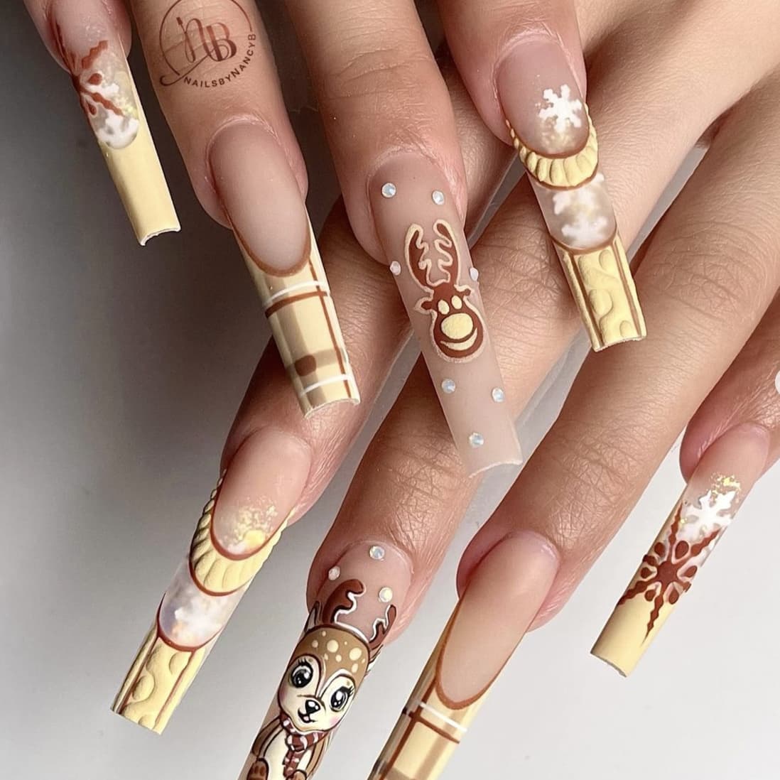 The Most Beautiful Christmas Nail Designs, Ranked