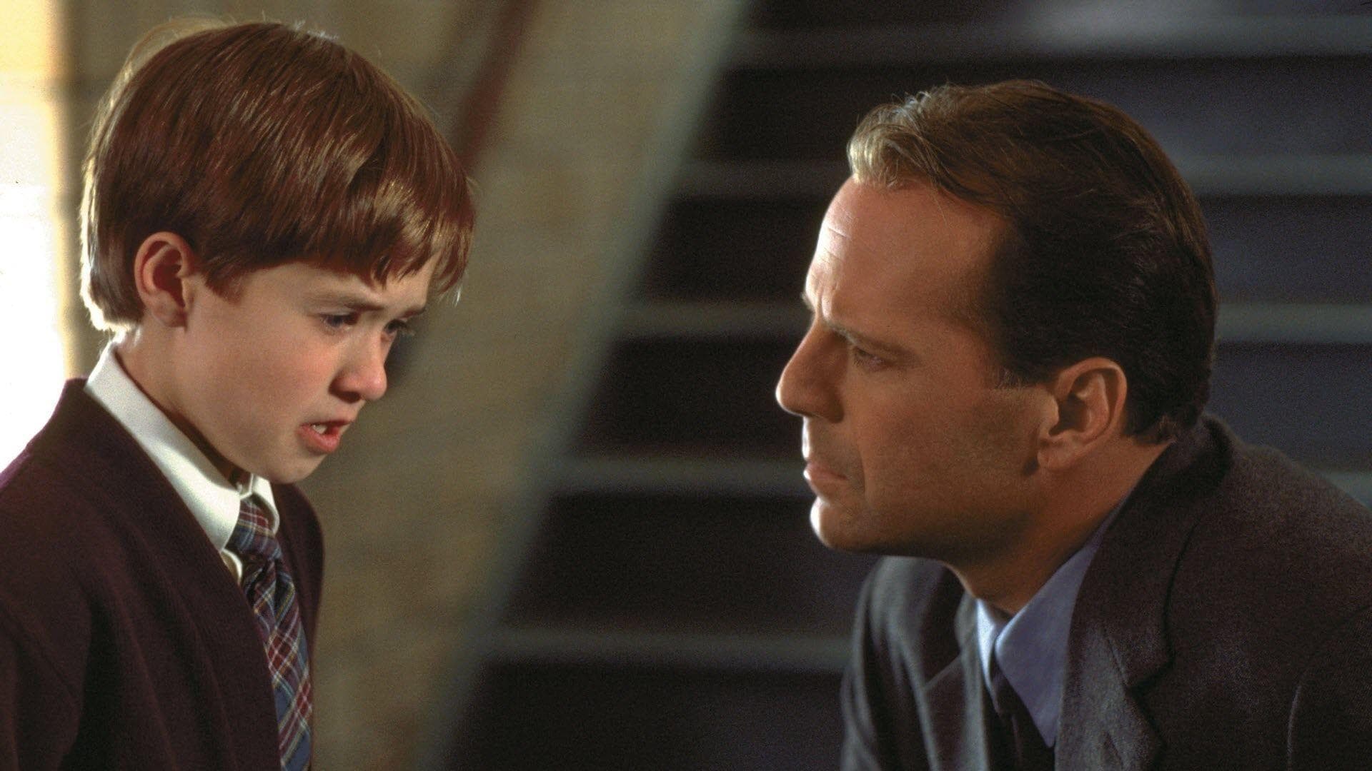 7 Subtle Clues You Missed In 'The Sixth Sense' That Revealed The Twist
