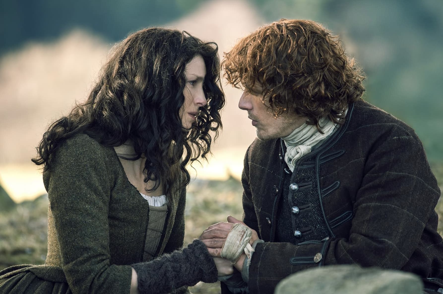 The 12 Most Romantic ‘Outlander’ Moments That Prove Jamie And Claire ...